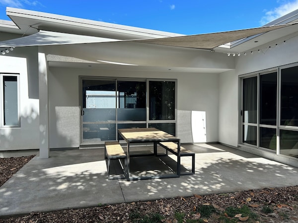 Modern Hideaway - Home Away From Home - Clive