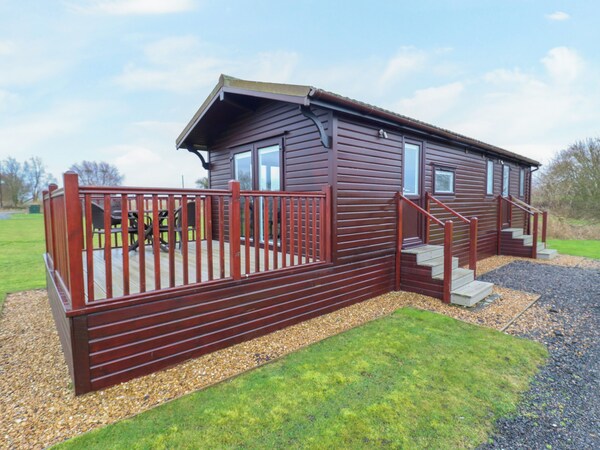 Cuckoo, Pet Friendly, With A Garden In Ramsey, Huntingdon - Cambridgeshire