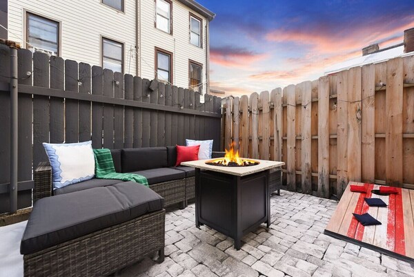 3 King Beds - Upper Lawrenceville Americana! - Monroeville, PA