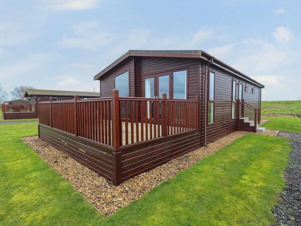Kingfisher, Pet Friendly, With A Garden In Ramsey, Huntingdon - Cambridgeshire