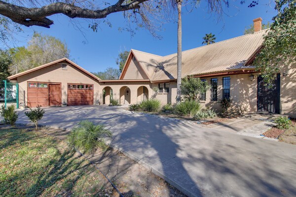 Close To State Parks & Trails: Santa Rosa Home - Harlingen, TX