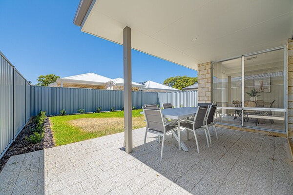 Bright & Airy 3-bed House Near Rockingham Beach - Rockingham