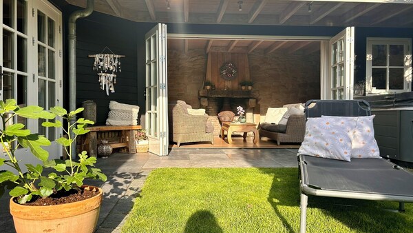 Unieke Accommodatie In Twente Met Jacuzzi - Borne