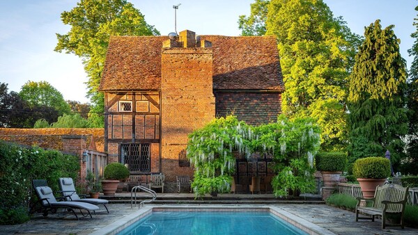 Chalford Manor - Swimming Pool, Tennis Court, Near Pub - Buckinghamshire