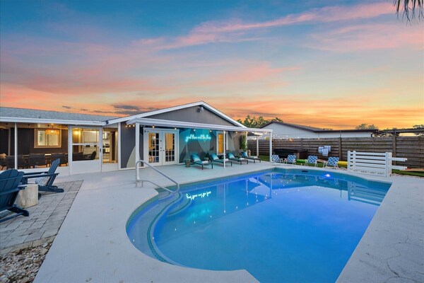 Pool, Hot Tub, Game Room & More - Sleeps 10! - Bradenton, FL