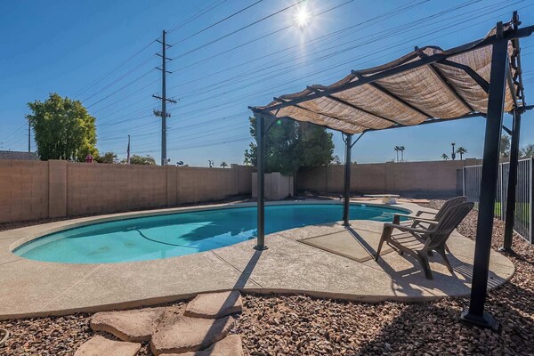 Peralta Poolside Paradise W/ Game Room! - Chandler