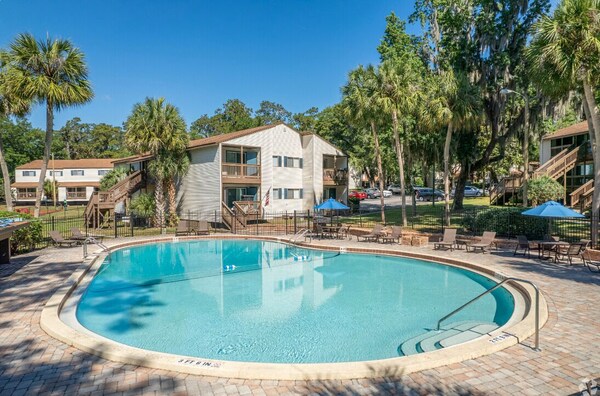 Sweetwater 8e I Beautiful 2bd Apt I Free Parking - Gainesville, FL