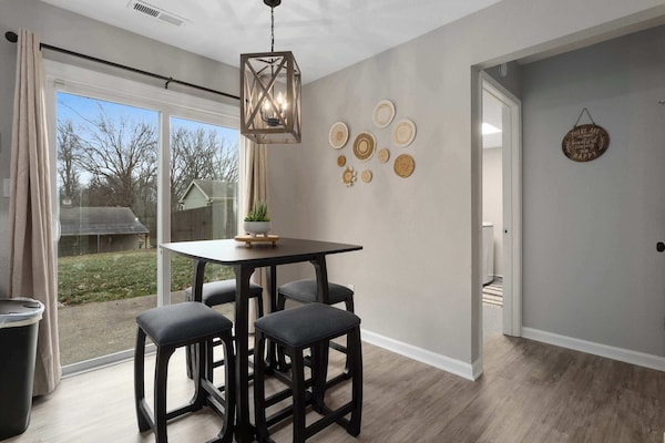Charming Home|3 Kingbeds|family Fun - Lee's Summit, MO