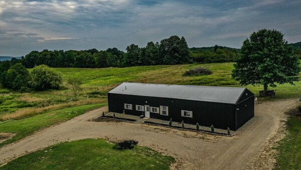 Charming Barndominium In Jamestown, Ny - Jamestown, NY