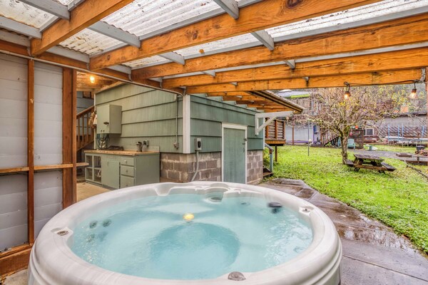 Charming Cottage With Hot Tub And Barbecue - Manzanita, OR