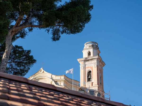 Romantica Mansarda In Villa ,Ai Piedi Di Un Borgo Storico , Il Tutto Vista Mare - Diano Marina