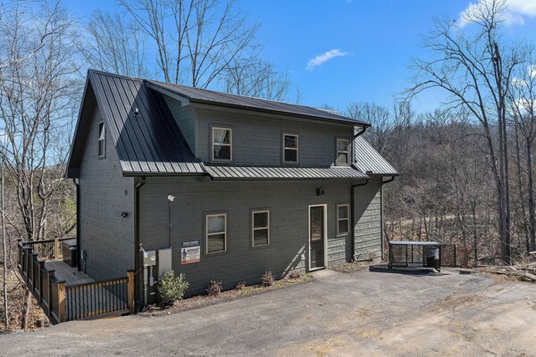 Smoky Shores, A Unique Location Getaway - Dandridge, TN