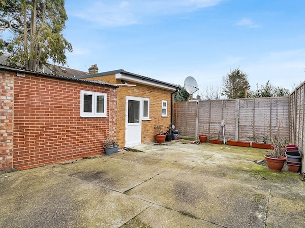 Pass The Keys | Private Studio + Free Parking! - Ilford