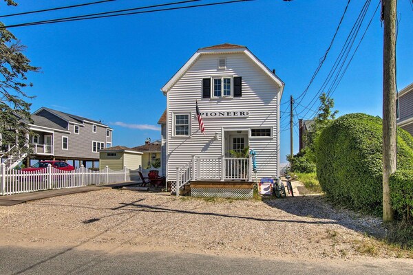 Inviting 3br Beachfront Cottage In Hawk's Nest  Summer Escape Awaits! - Connecticut