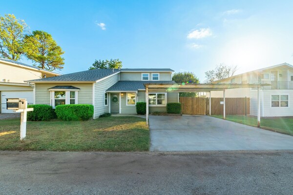 New 5 Bed/lakefront/boat Dock/game Room/guest House. - Fort Worth, TX
