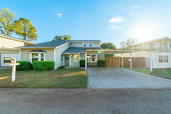 New 5 Bed/lakefront/boat Dock/game Room/guest House. - Fort Worth, TX