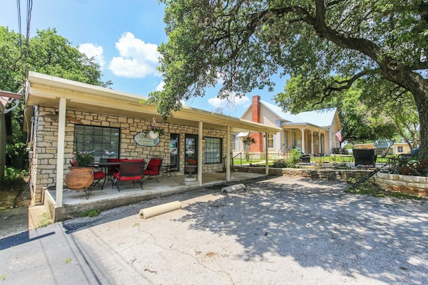 Charming 2-bedroom Cottage With Ac, Wifi In Marble Falls - Marble Falls, TX