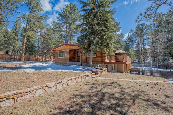 3 Aspens Cabin: Hot Tub / Fireplace / Firepit / Patio / Spacious / Fully Stocked - Green Mountain Falls, CO