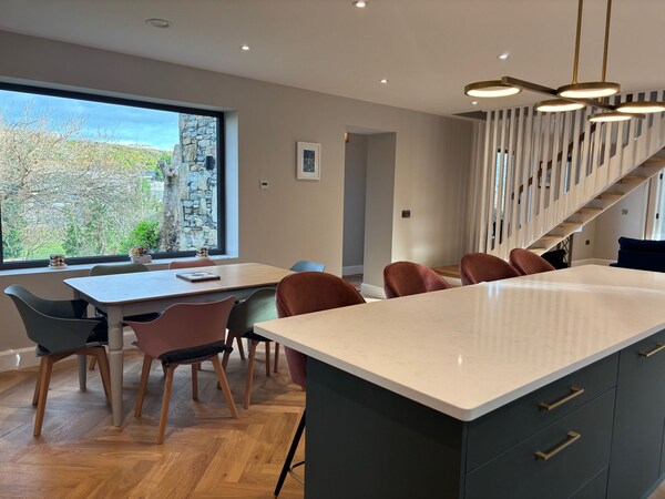Cottage 482 - Clifden - Sleeps 6 Guests  In 3 Bedrooms - Clifden