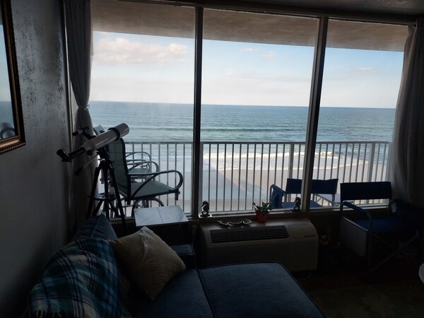 Ocean Front Oasis. Cozy Ocean Front Condo With Wonderful Views Of Daytona Beach. - Daytona Beach Shores, FL