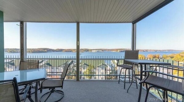 Lakefront Condo - Stunning Views - Lake Ozark, MO