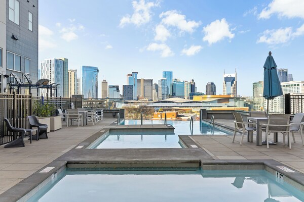 Cowgirl Dreams - Walk To Broadway, Pool, Gym - Nashville