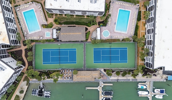 Pool & Bay Views + Assigned Covered Parking + Short Drive To Beach  + Beach Gear - Marco Island, FL