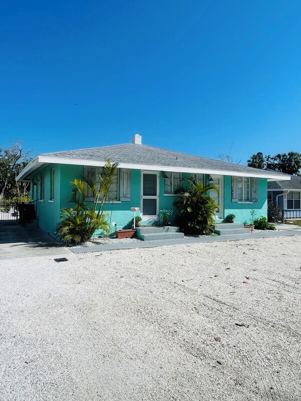 The Village Bungalow Of Long Beach In Longboat Key - Longboat Key, FL