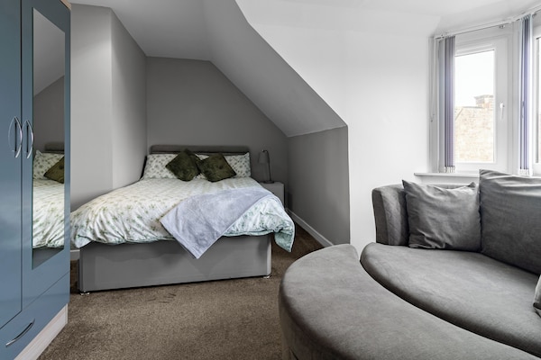 A Modern And Homely Apartment - Crieff