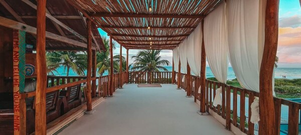 Casa Awakening - Barefoot Luxury Beachfront Villa - El Cuyo