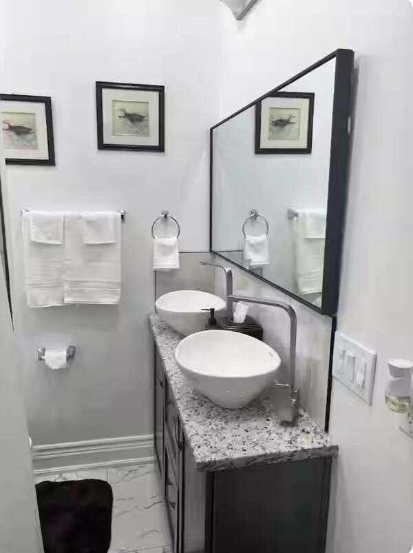Cozy 1-bedroom With Wifi And Ac In Charming Private Location - Brampton