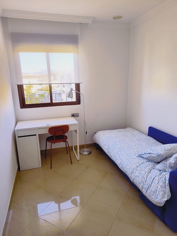 A 84m2 Spacious, Quiet, Modern Flat Ideal To Work Or Explore Southern Spain - ルセーナ
