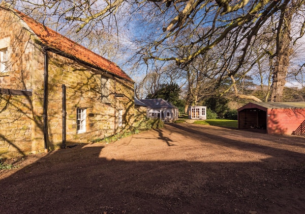 Picturesque 3-bedroom Historic Cottage, Set In Beautiful Grounds. Sleeps 6. - Gullane