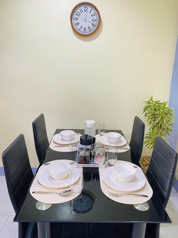 1-bedroom Apartment In The Heart Of Puerto Princesa With Wifi, Ac - Puerto Princesa