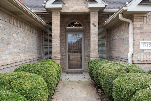 New! 4-bedroom Home Near Pinnacle Hills Mall, Amp, & Trailhead! Great Location! - Springdale, AR