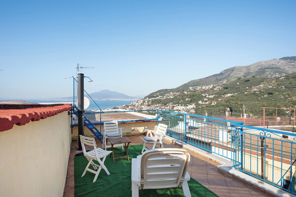 Casa De Vacaciones 'Villa Ida - Appartamento Napoli' Con Terraza Privada, Wi-fi Y Aire Acondicionado - Vico Equense