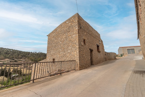 Holiday Home 'Casanellas' With Mountain View, Private Garden And Wi-fi - Vallbona de les Monges