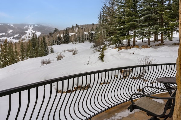 North Starr Chateau By Mountain Vacation Lodging - 7 Bedroom Suites, Game Room, Home Theater & More - Edwards, CO