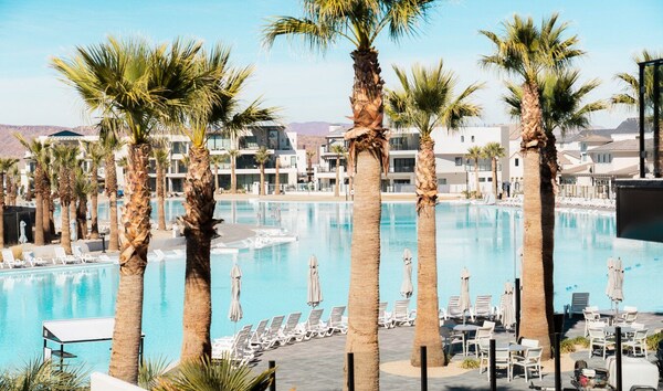 The Cove At Desert Color (By Ember Stays) - St. George
