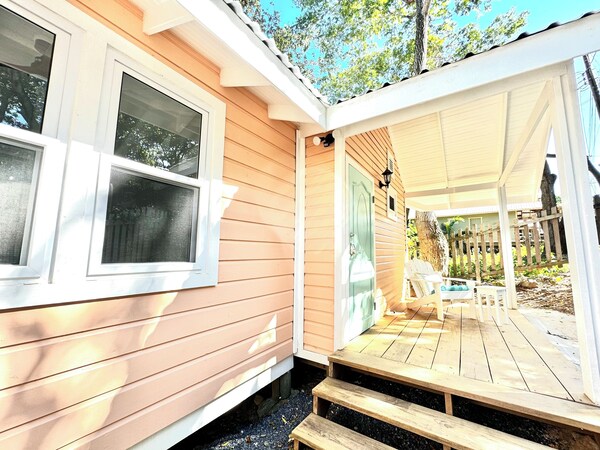 Charming 1bd/1ba Cottage With View Of Man O' War Harbor, A/c And Wifi - Roatán