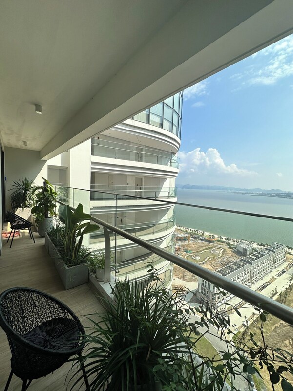 Citadines Seaview Duplex Apartment - Bai Chay