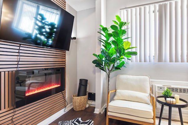 New Tampa Getaway/fireplace/pool/gym/cozy Stay - Tampa