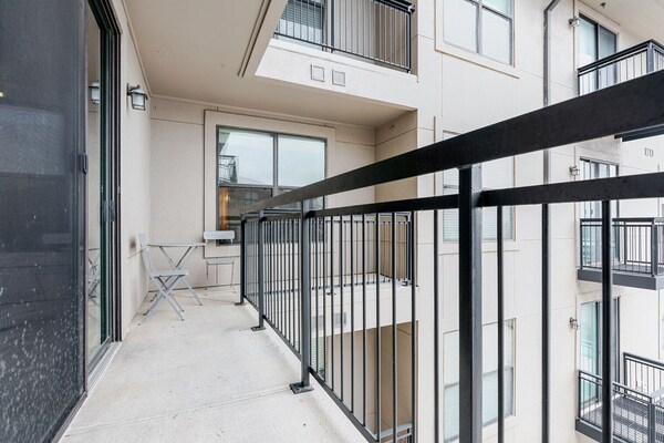 Blueground | Domain, Gym, Pool & W/d, Nr Shops - Austin, TX