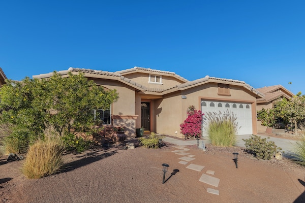 Desert Dreams - Charming 2-bedroom House With A Salt Water Pool - Indio, CA