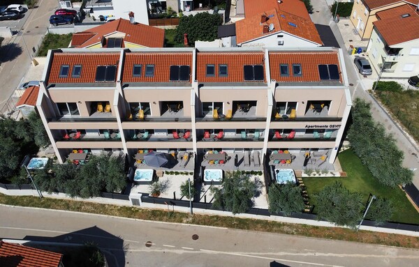 Schönes Haus Mit 4 Schlafzimmern In. - Ližnjan