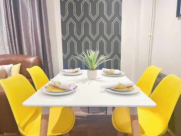 Charming 4 Bedroom Retreat In Canterbury City - Canterbury