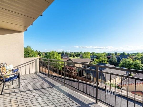 Spacious & Modern ~ Free E-bikes ~ Pet-friendly ~ Prime East End Location - Boise, ID