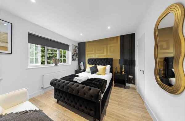 Canterbury Castle Lodge - 10 Bedroom Retreat - Canterbury