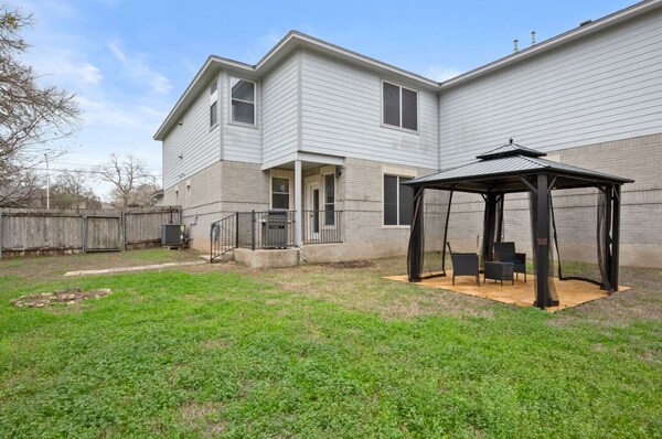 Cozy Retreat With Arcade Haven - Buda, TX