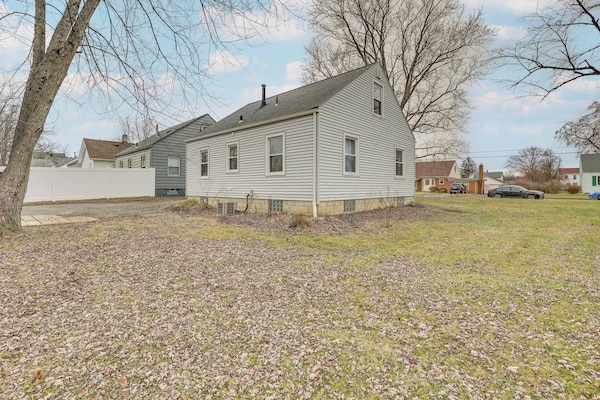 5 Mi To Dtwn & Ysu: Pet-friendly Youngstown Home - Youngstown, OH